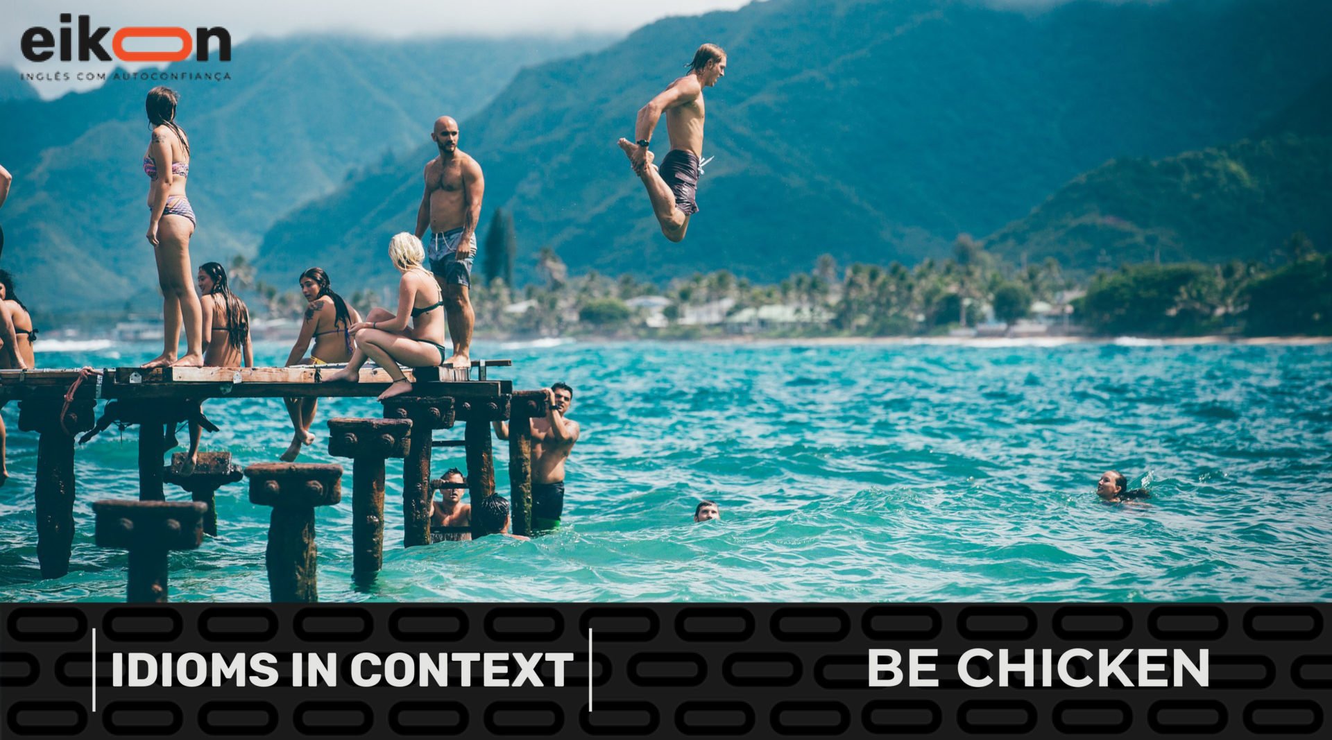 BE CHICKEN - idioms in context - dica de inglês | Eikon Idiomas